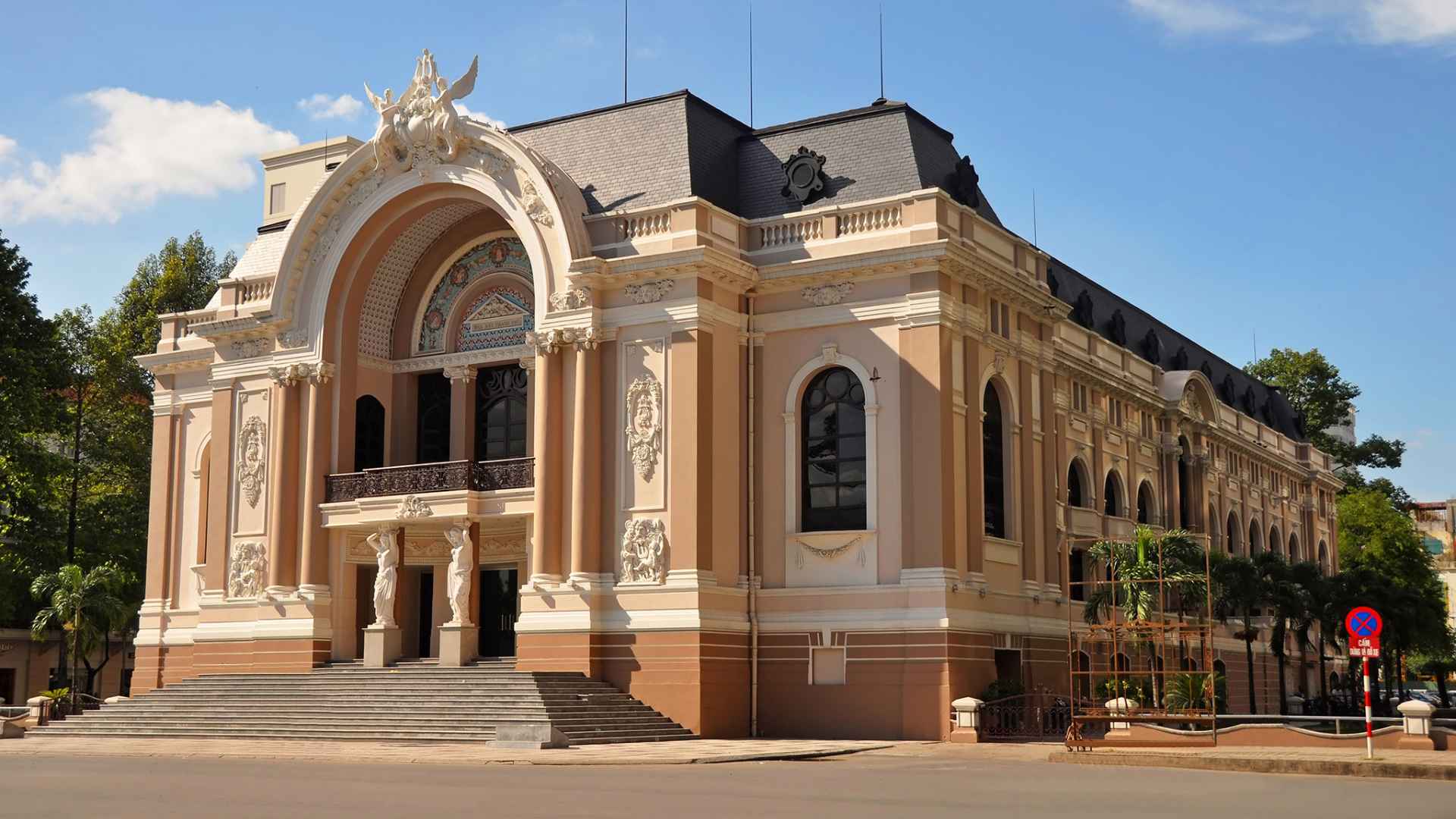 Saigon Opera House | Vietnam's Best Travel Experiences